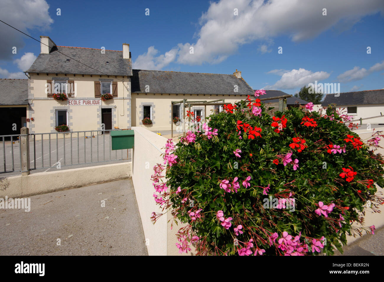Primary school france hi-res stock photography and images - Alamy