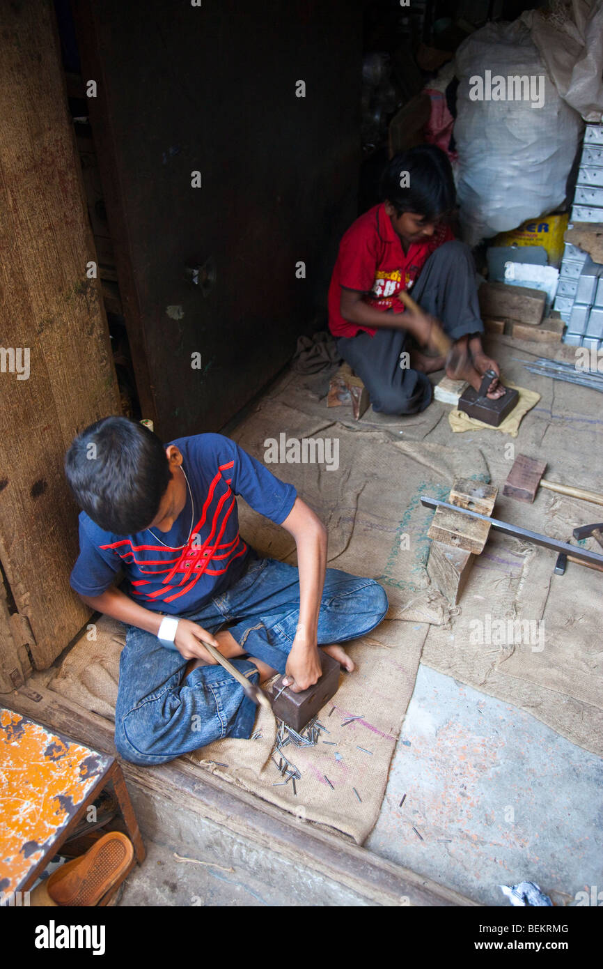 Boys working in Dhaka Bangladesh Stock Photo - Alamy