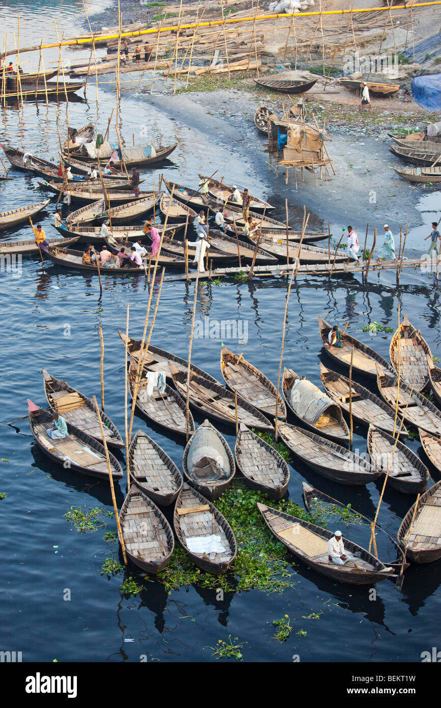 Dingi Nouka Rowboats in the Buriganga River in Dhaka Bangladesh Stock ...