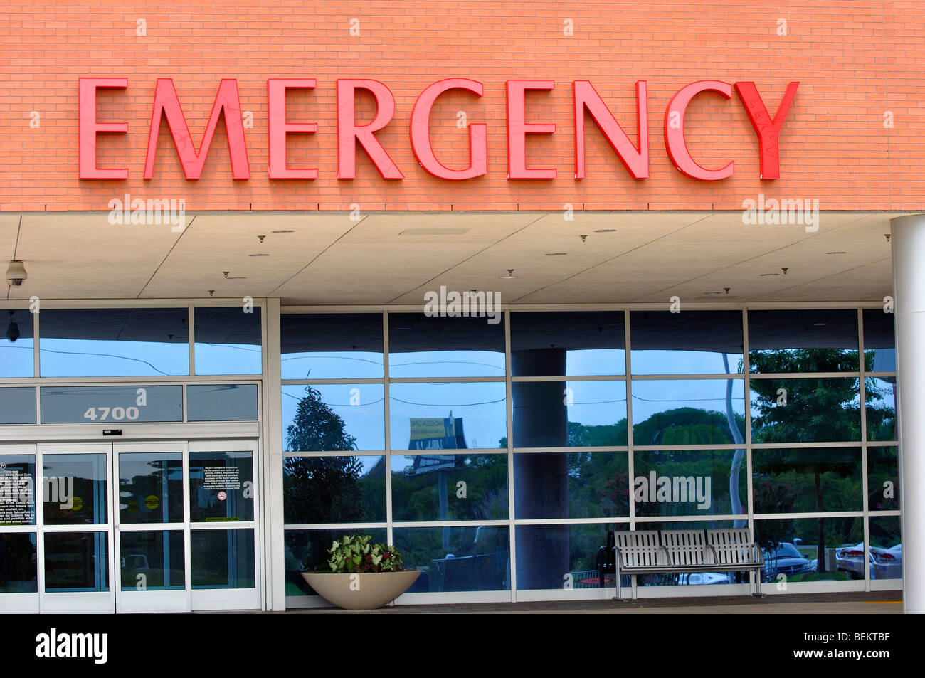 Emergency sign on hospital Stock Photo - Alamy