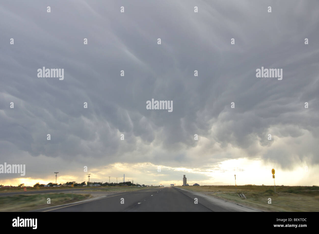 Anvil clouds hi-res stock photography and images - Alamy