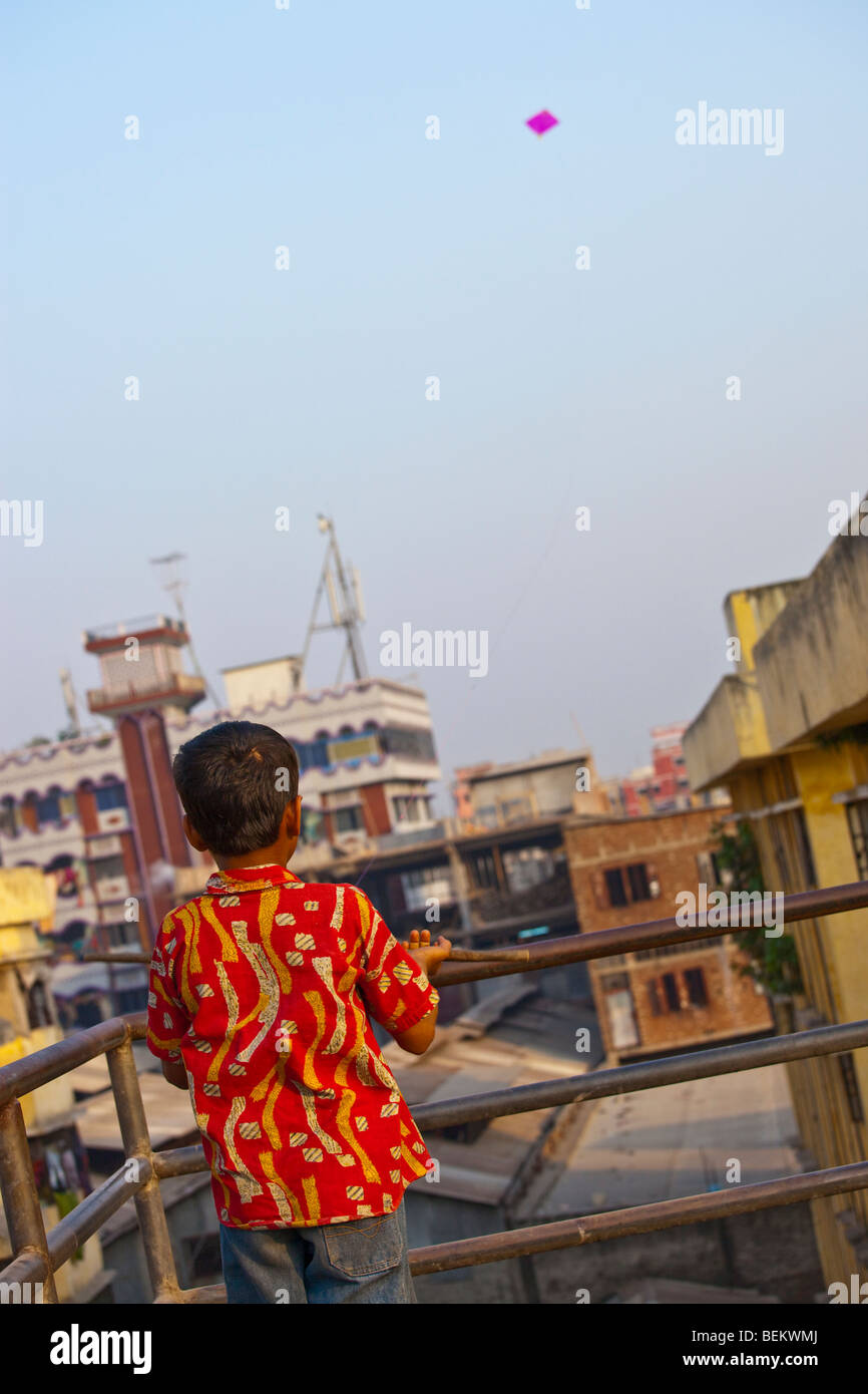 Boy flying a kite from a rooftop in Dhaka Bangladesh Stock Photo - Alamy