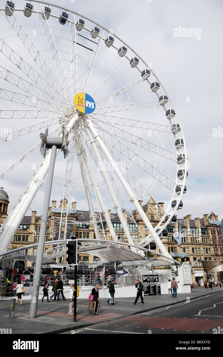 The Wheel of Manchester and the Triangle shopping centre in Exchange ...