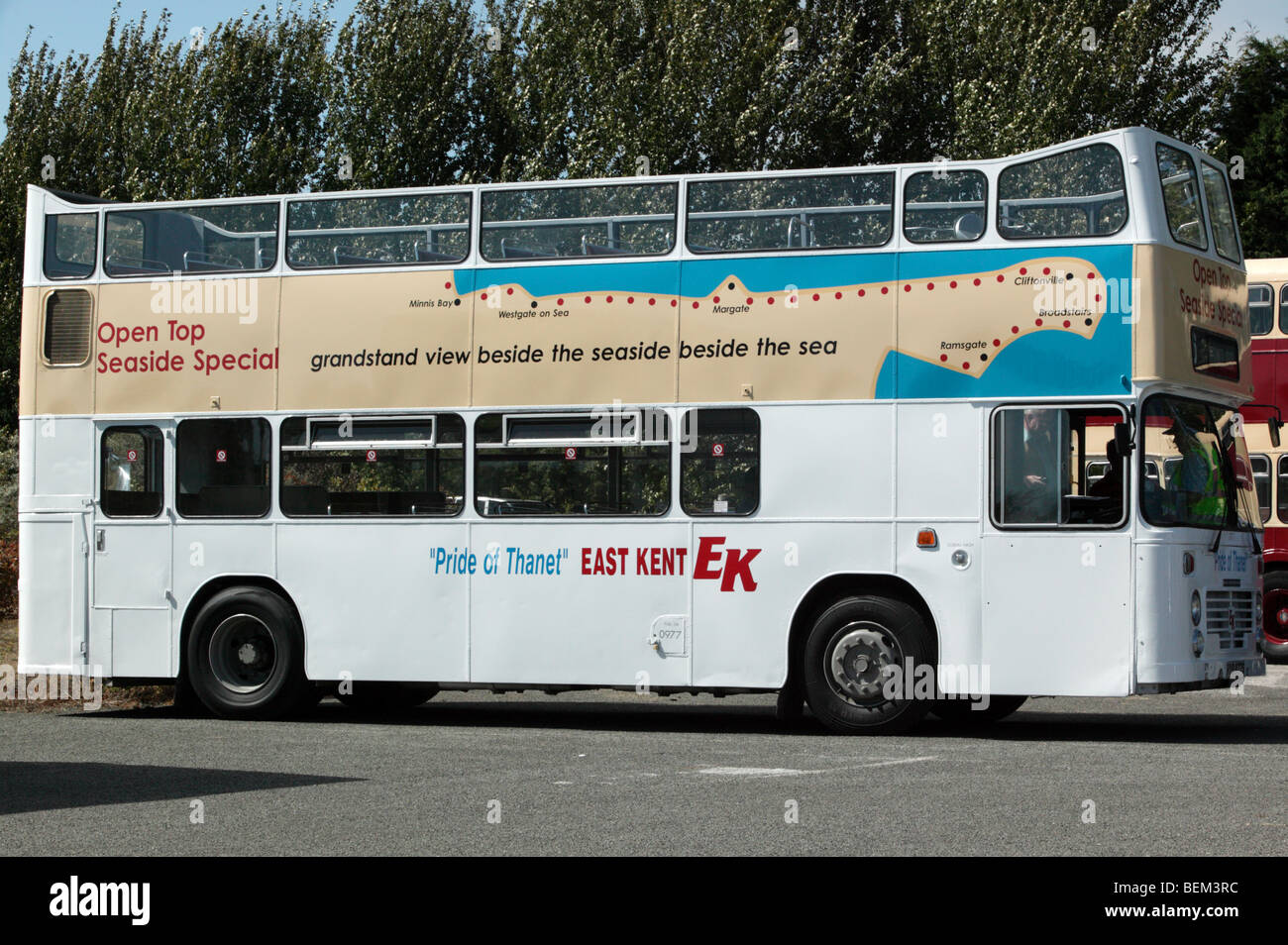 Open top seaside special bus hi-res stock photography and images - Alamy