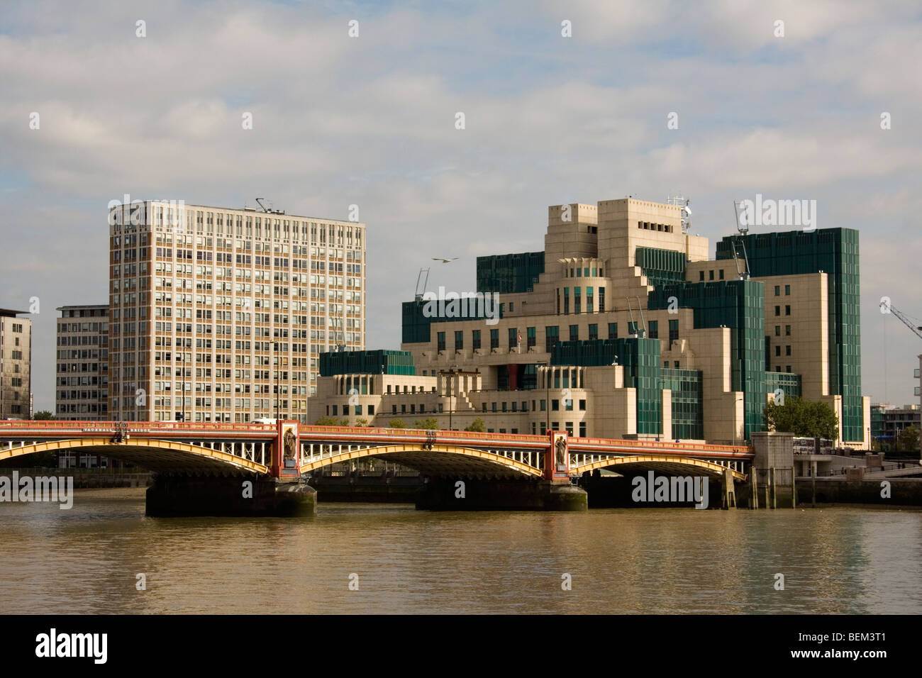 Mi6 headquarters hi-res stock photography and images - Alamy