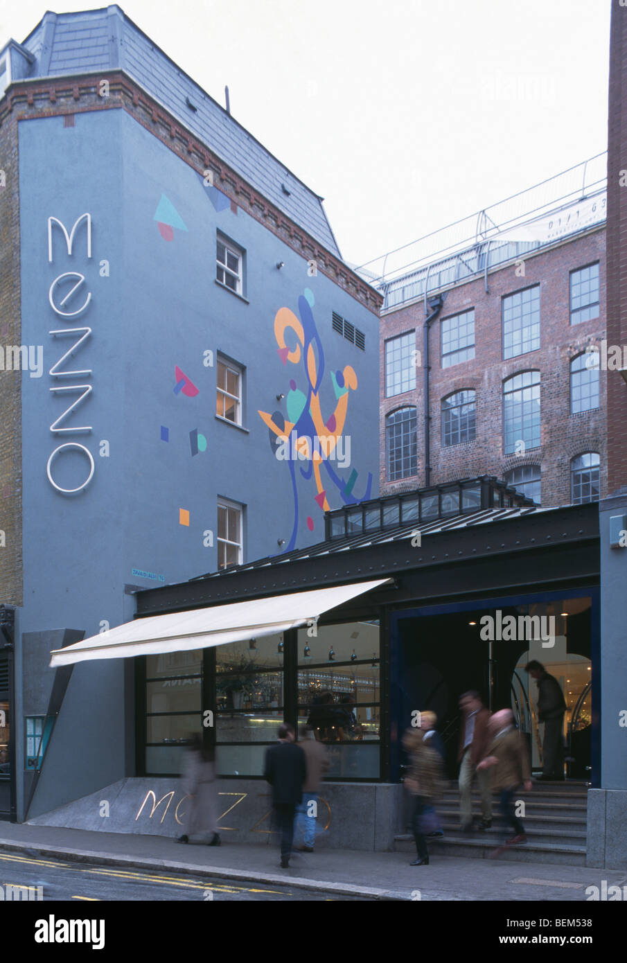 People outside Mezzo restaurant in London Stock Photo - Alamy