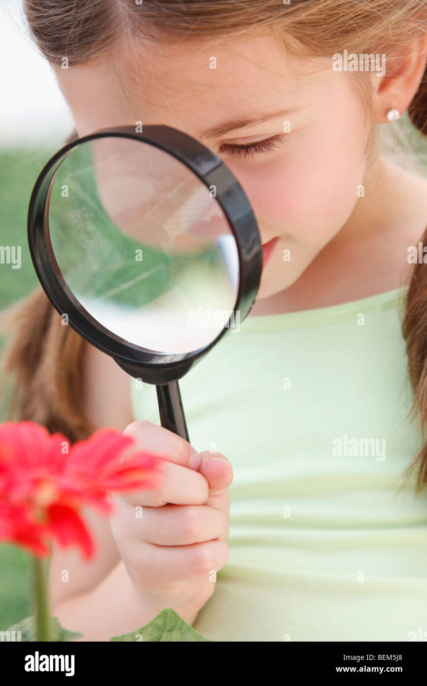 Child looking through magnifying glass Stock Photo - Alamy