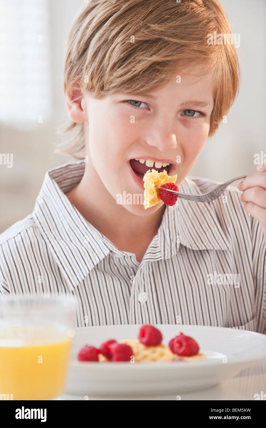 Child eating breakfast Stock Photo - Alamy
