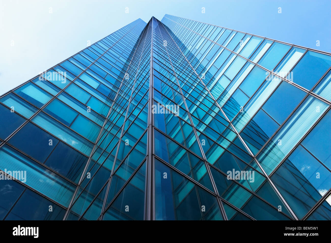 Glass building hi-res stock photography and images - Alamy