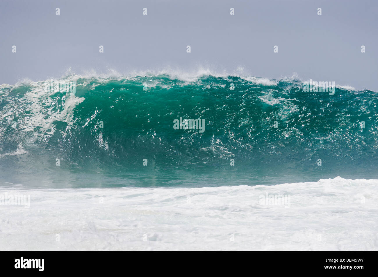 Very big waves hi-res stock photography and images - Alamy