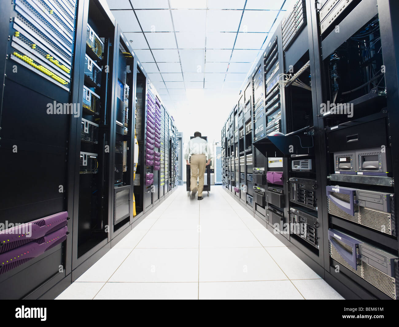 Data center hi-res stock photography and images - Alamy