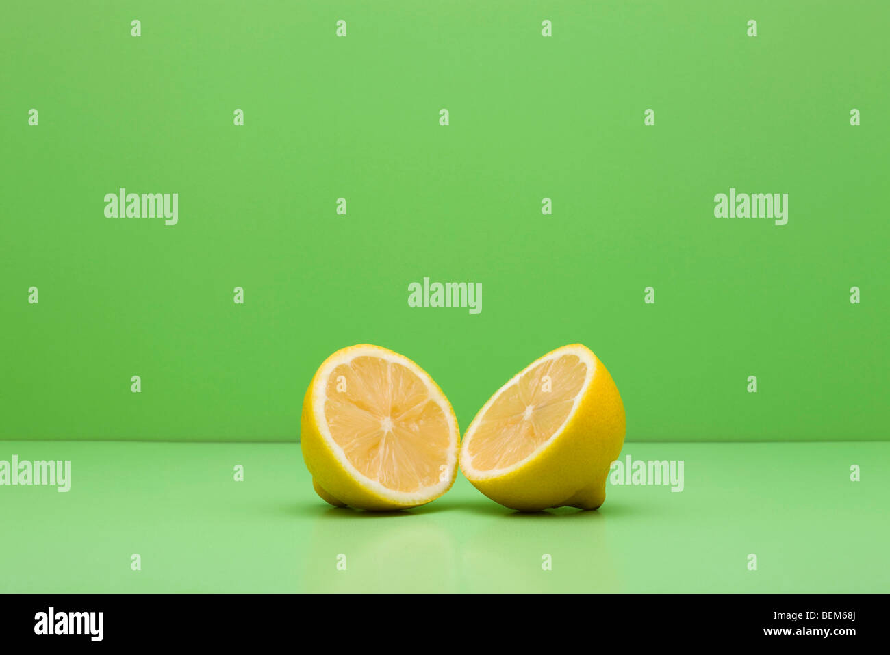 Lemon, cut in half Stock Photo - Alamy