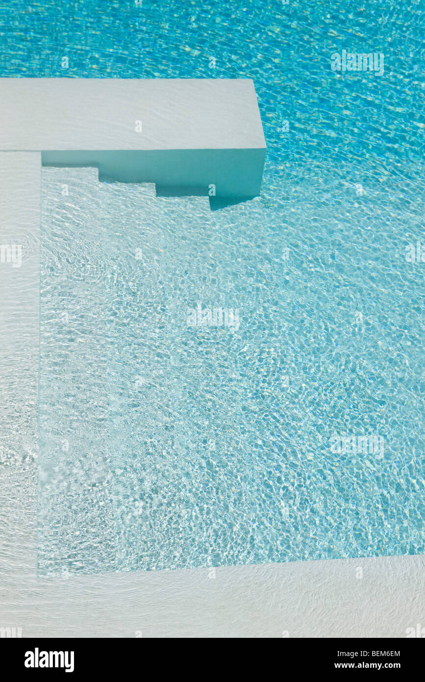 Steps down blue swimming pool hi-res stock photography and images - Alamy