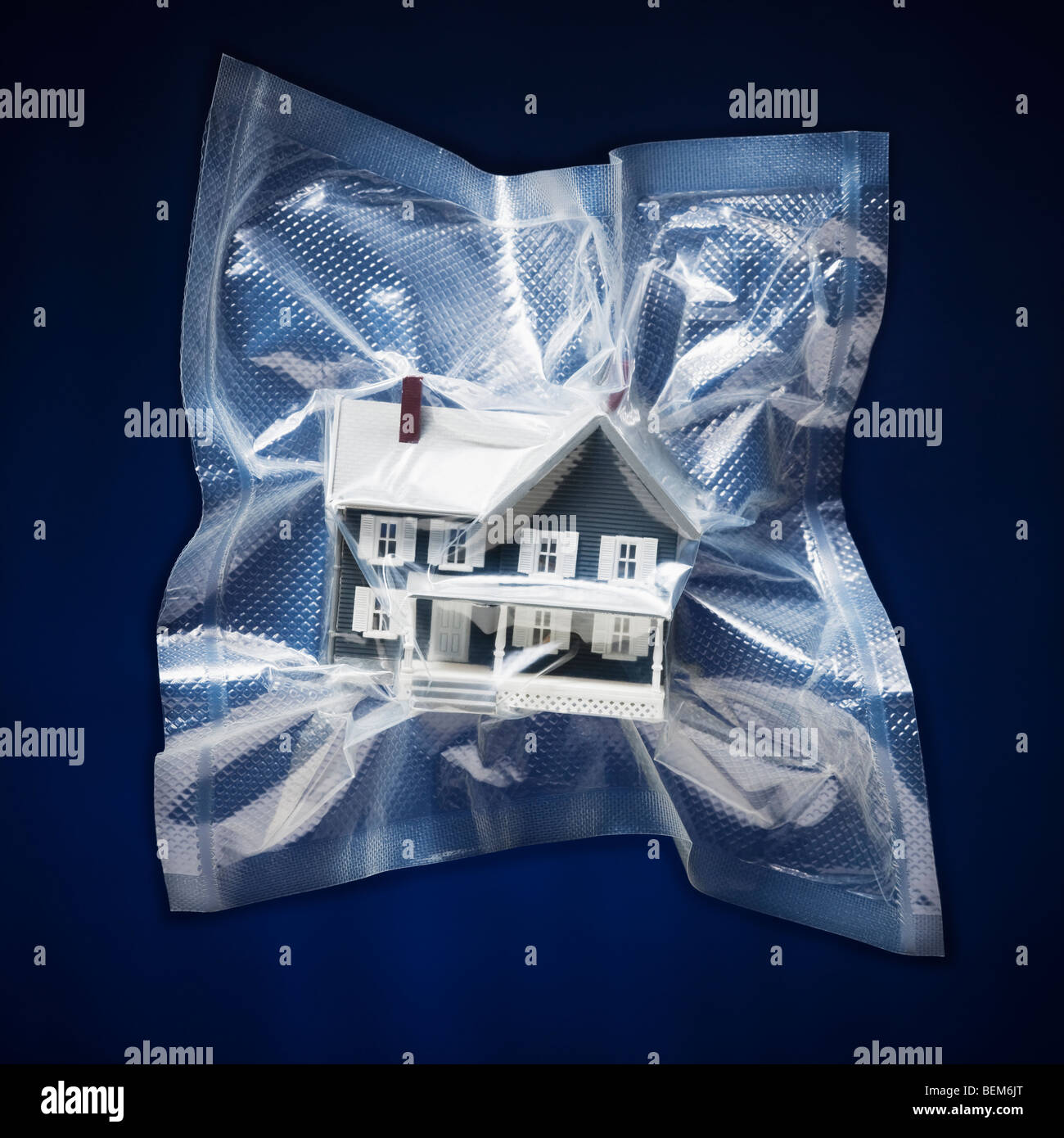 Toy house hi-res stock photography and images - Alamy
