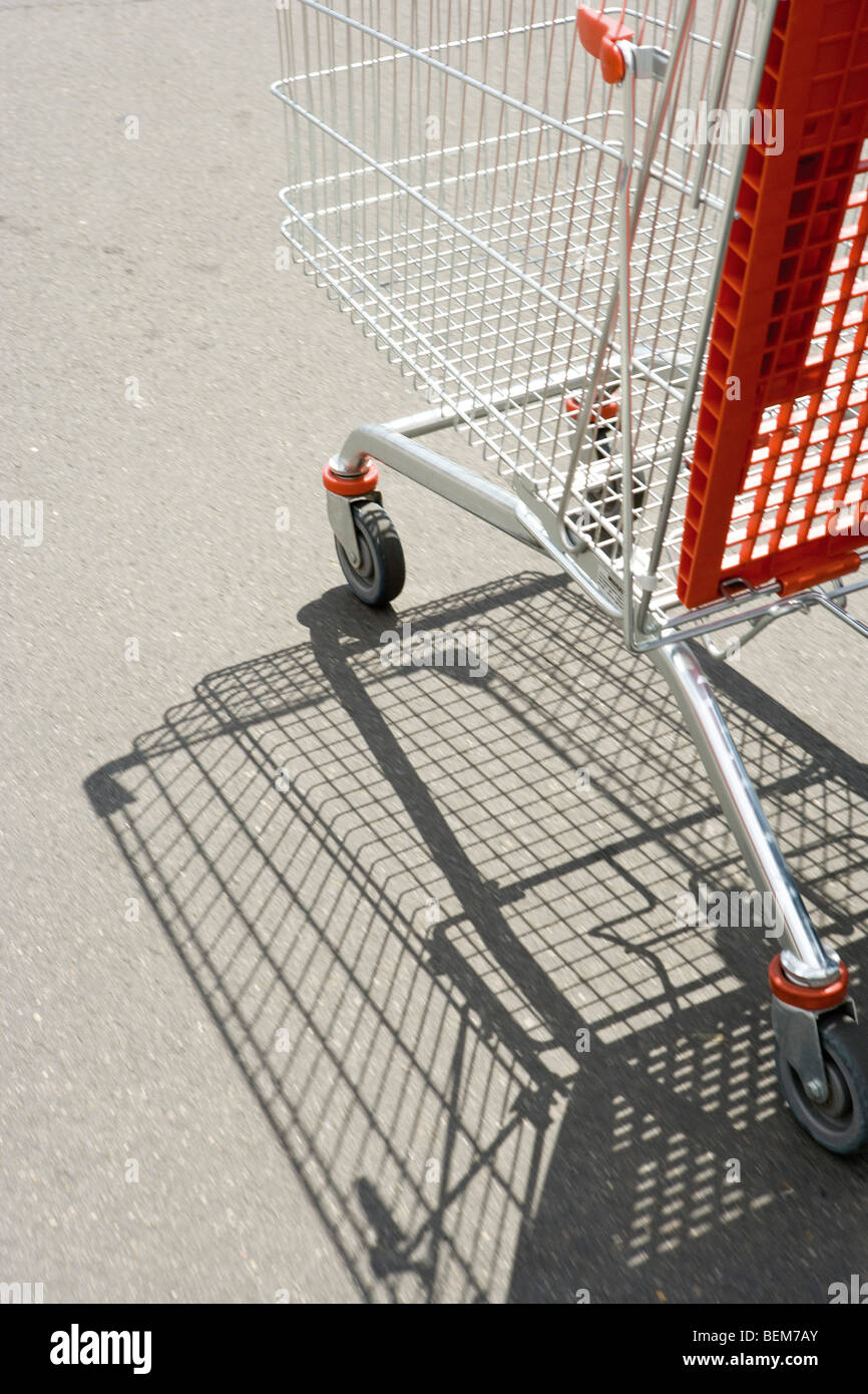 Shopping cart outdoors Stock Photo - Alamy