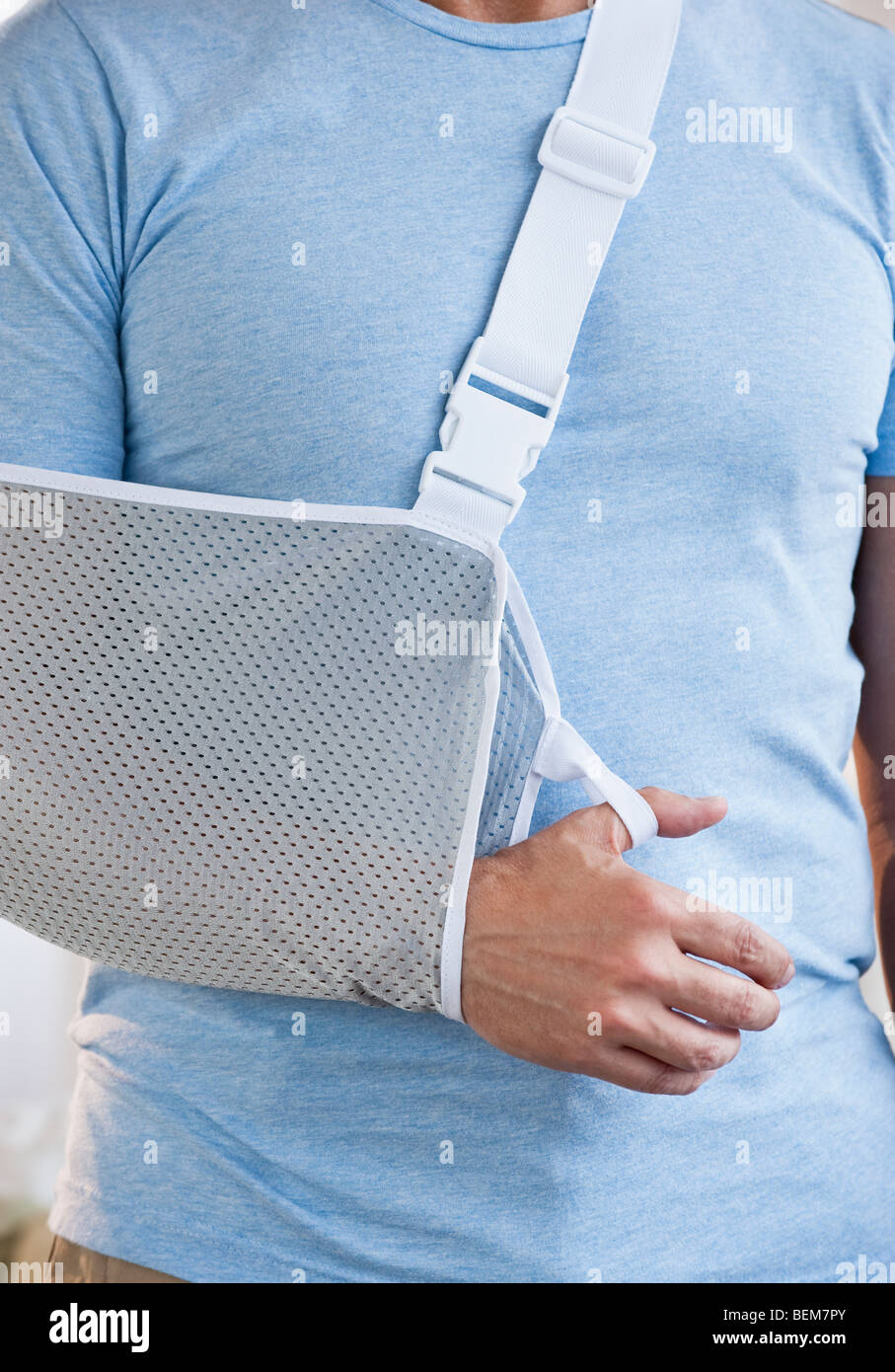 Sling bandage hi-res stock photography and images - Alamy