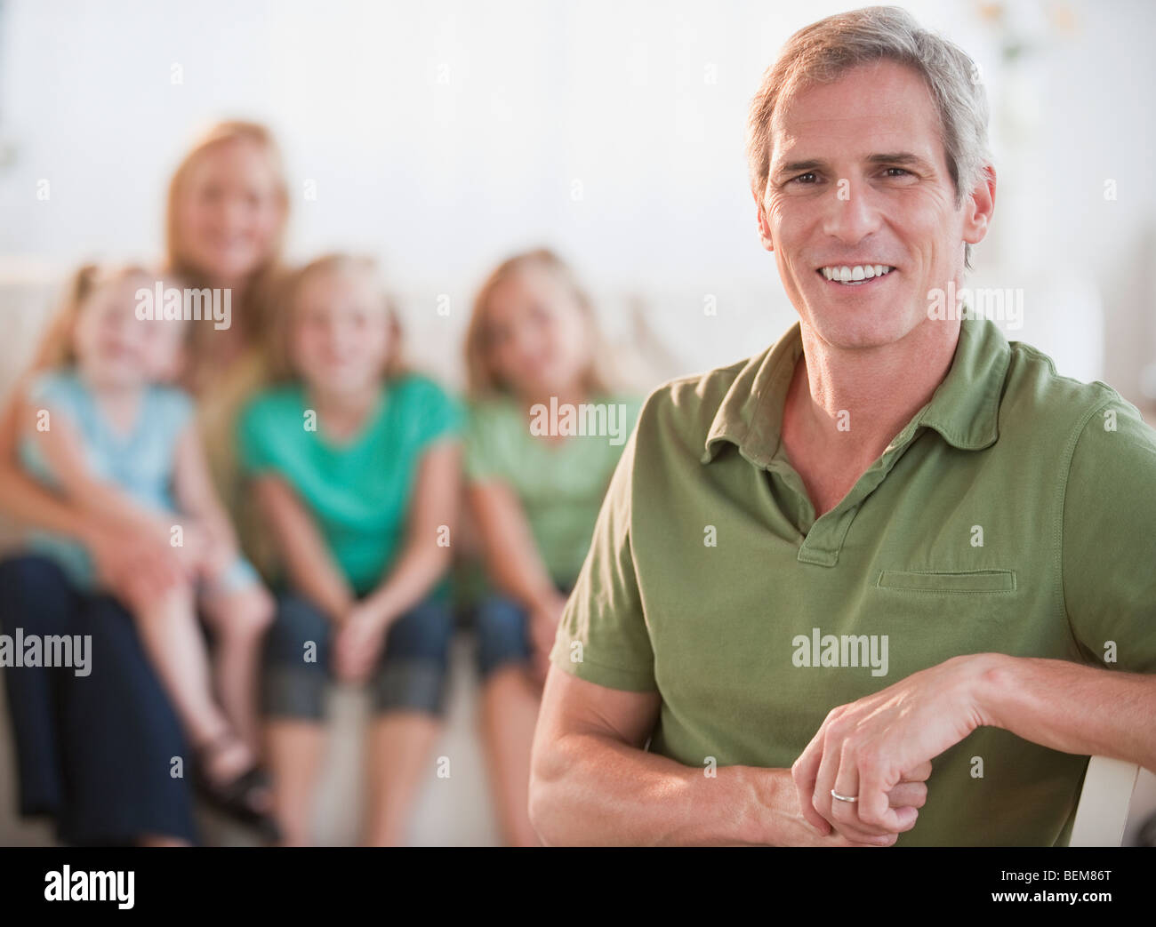Family portrait mom dad twins hi-res stock photography and images - Alamy
