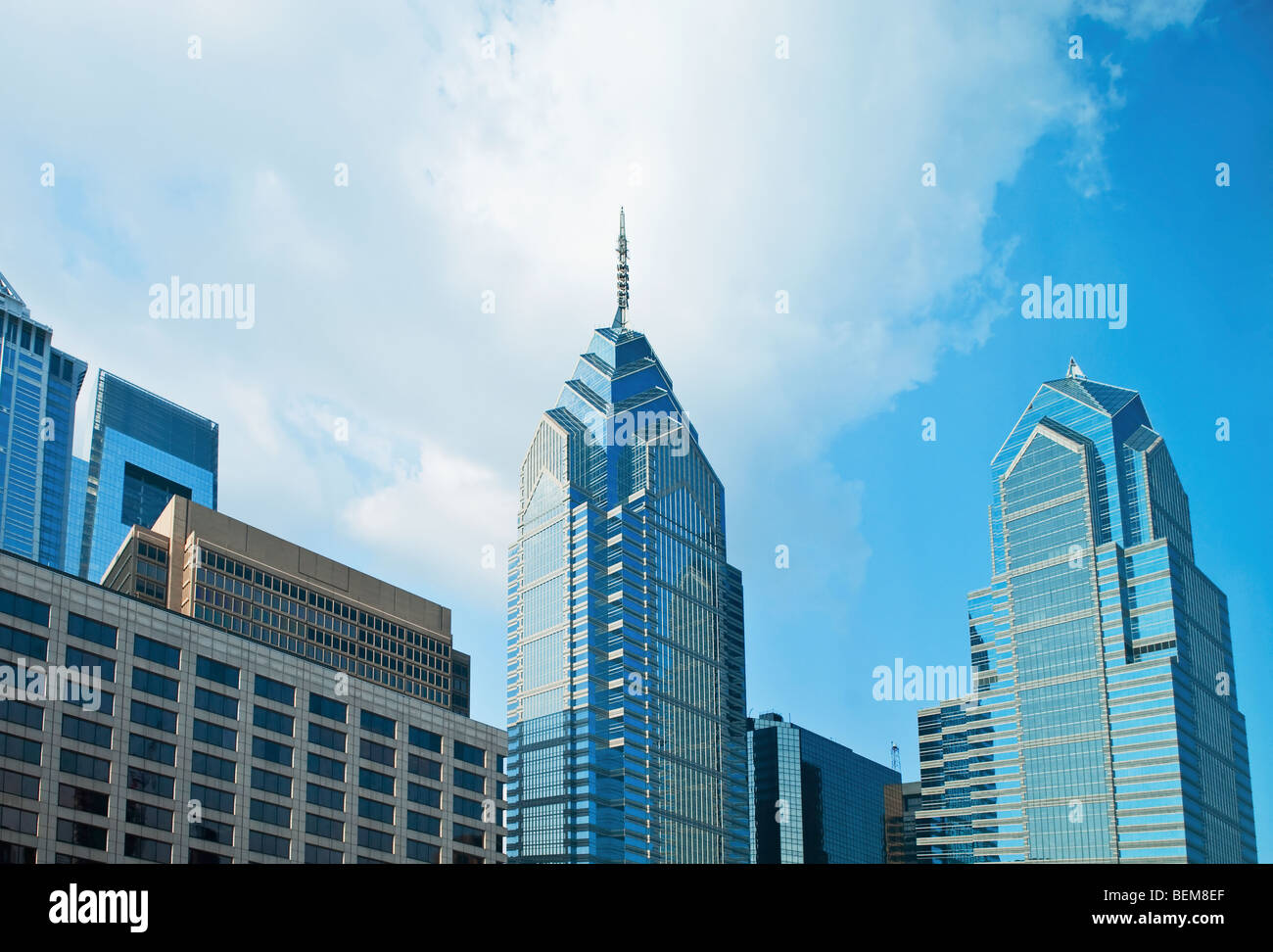 Glass city buildings hi-res stock photography and images - Alamy