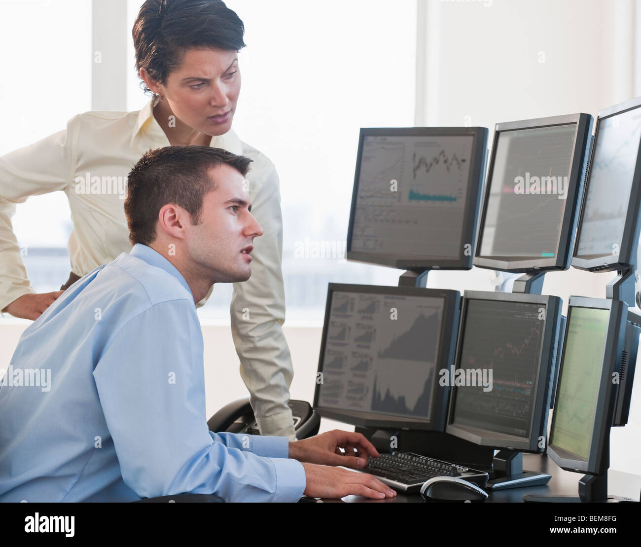 Computer screens hi-res stock photography and images - Alamy