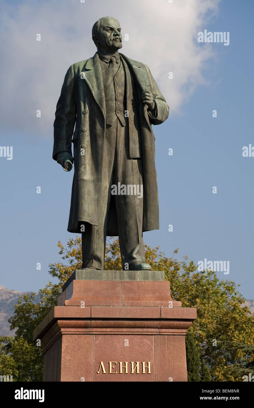 Ukraine Crimea Yalta Lenin statue Stock Photo - Alamy