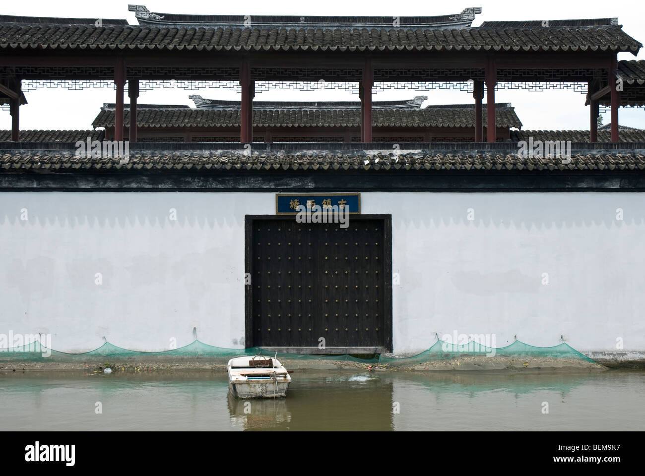 Wooden portico hi-res stock photography and images - Alamy