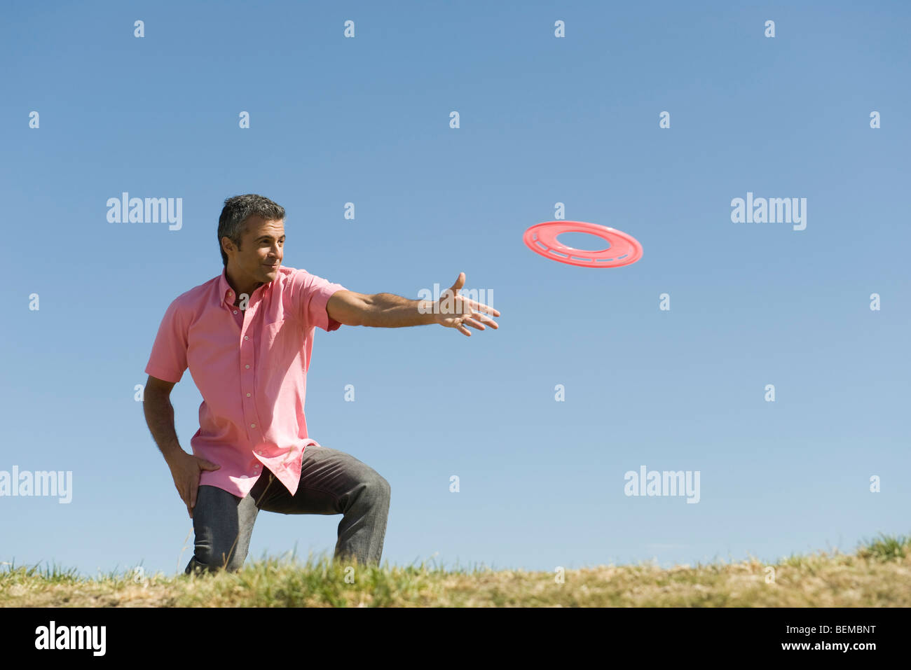 Man throwing flying disc Stock Photo - Alamy