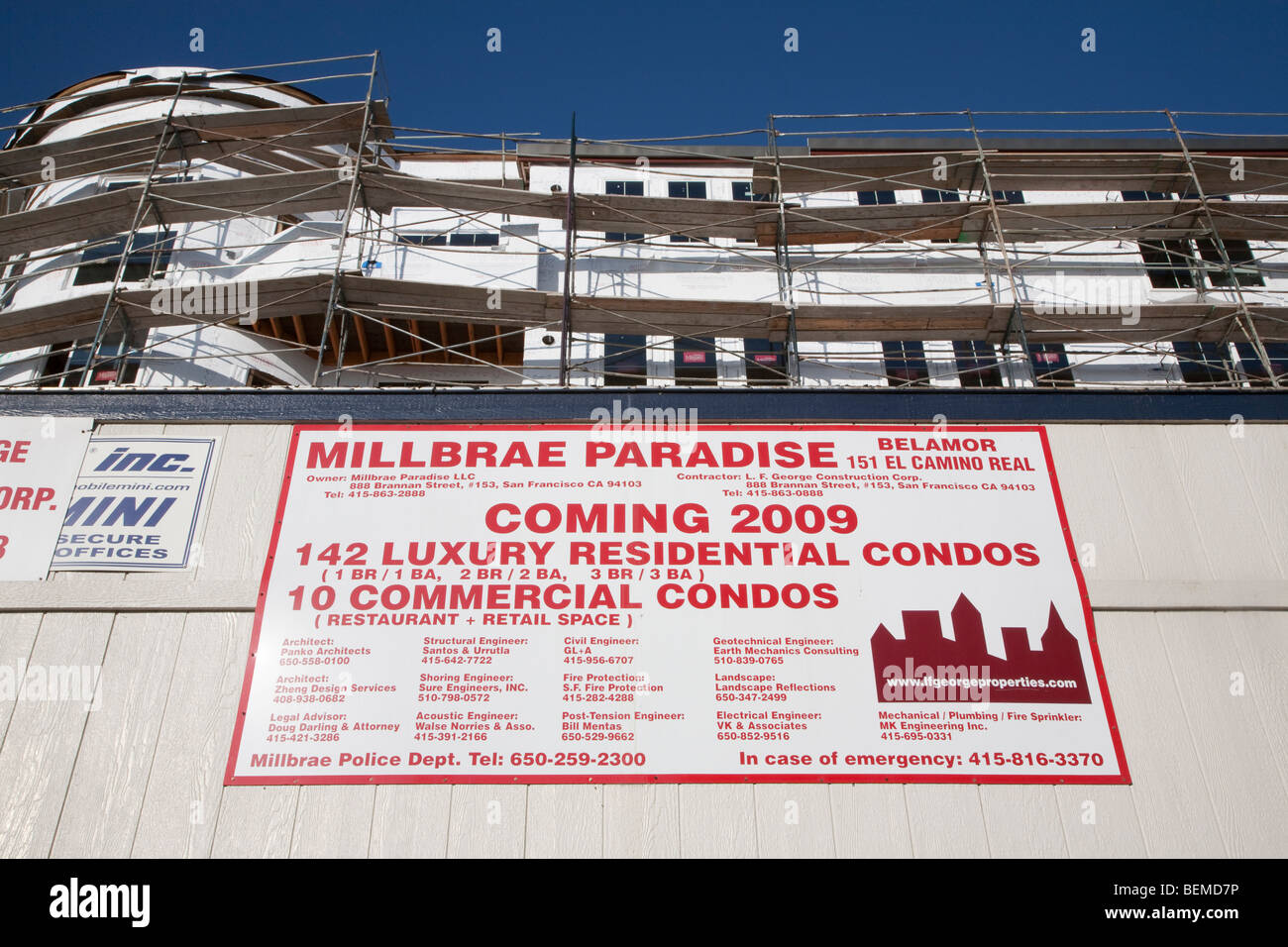 New housing development advertising sign hi-res stock photography and ...