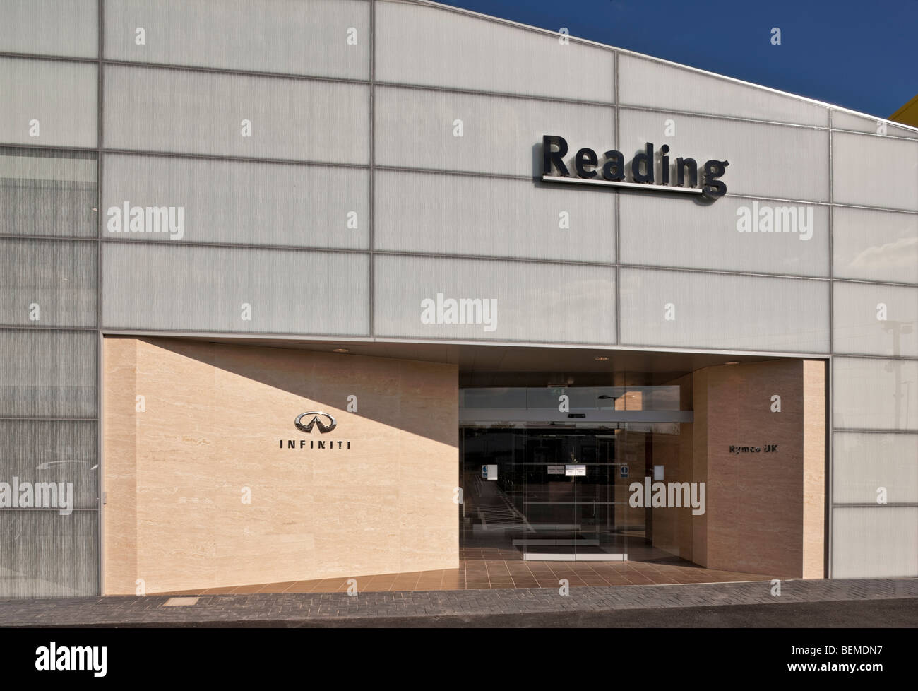 Infiniti Car Showroom in Reading Stock Photo - Alamy