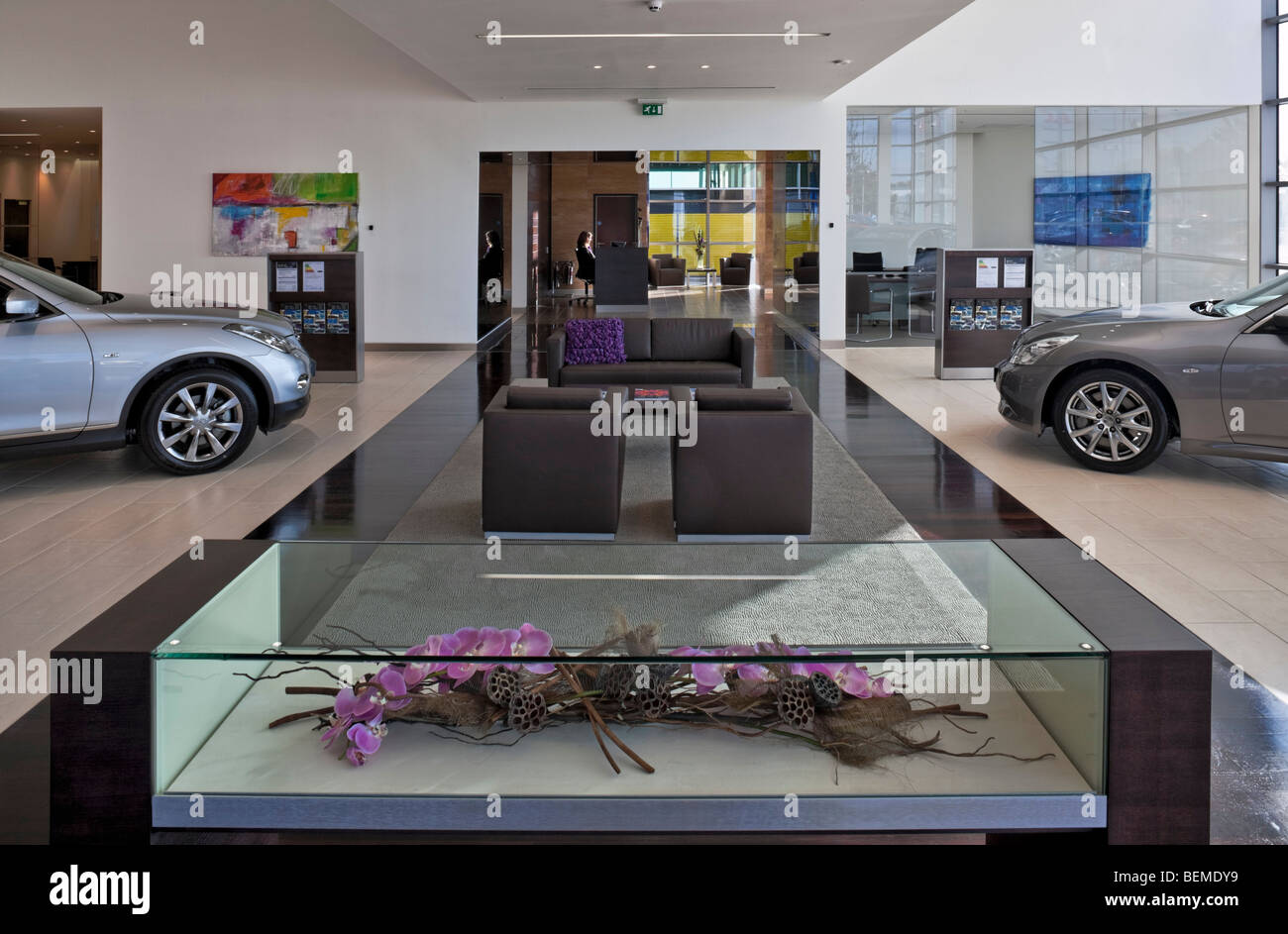 Infiniti car showroom in reading hi-res stock photography and images ...