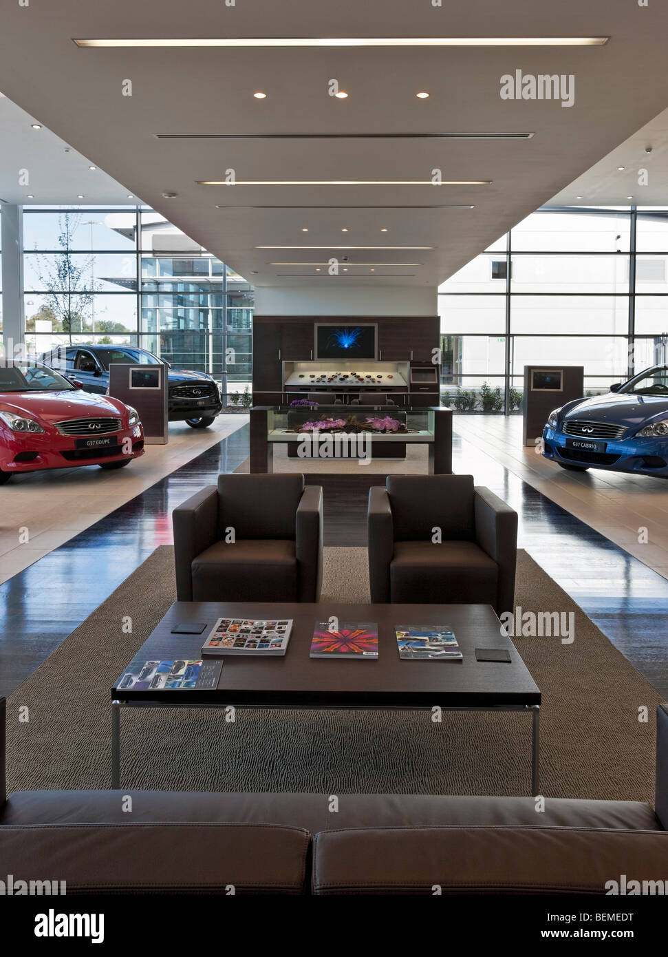 Infiniti Car Showroom in Reading Stock Photo - Alamy