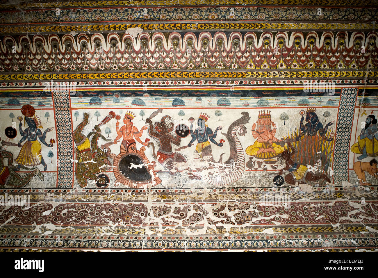 Murals in Royal Chambers, Raja Mahal aka King's Palace, Orchha Fort ...