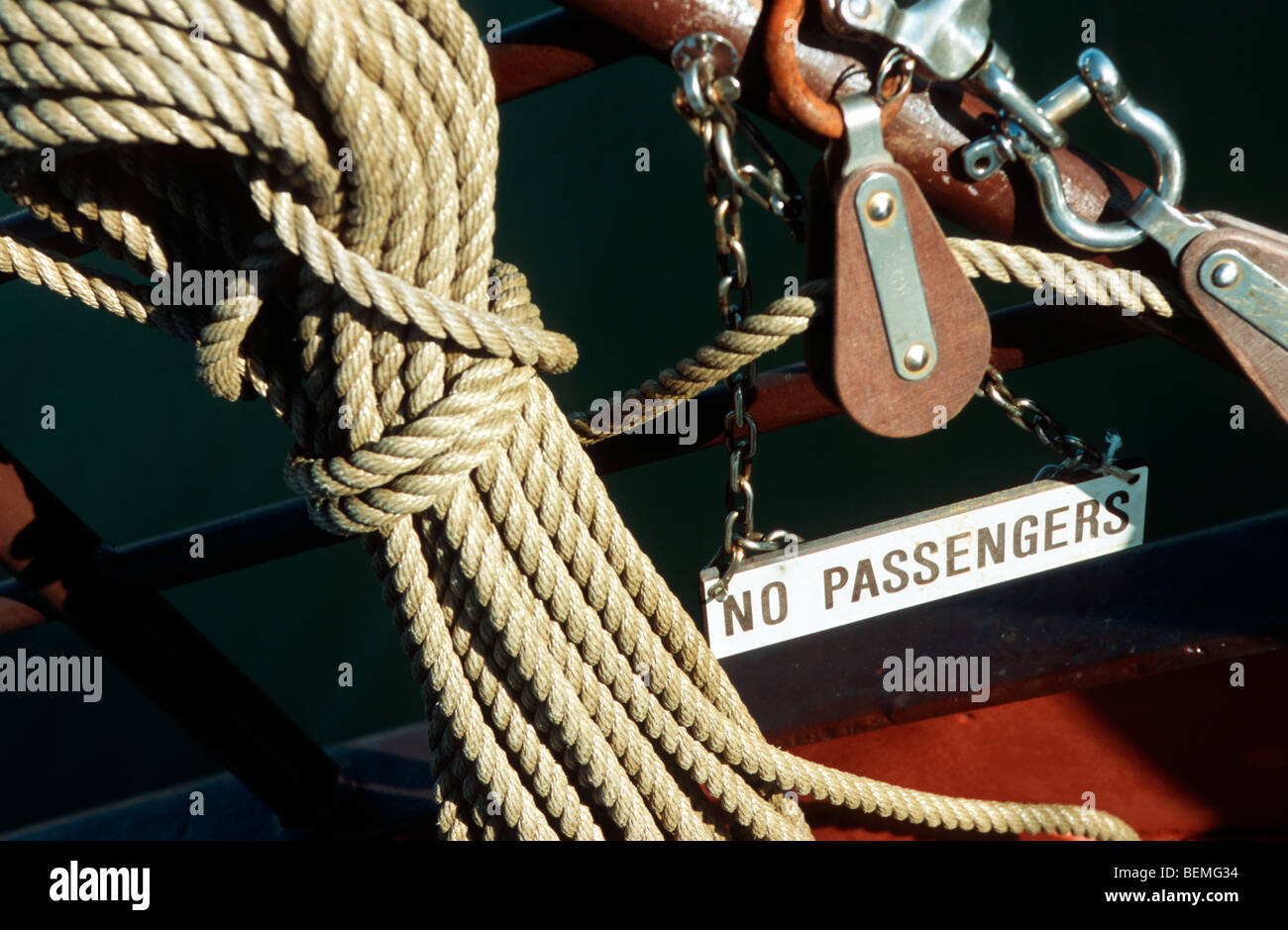 Rope and pulleys hi-res stock photography and images - Alamy