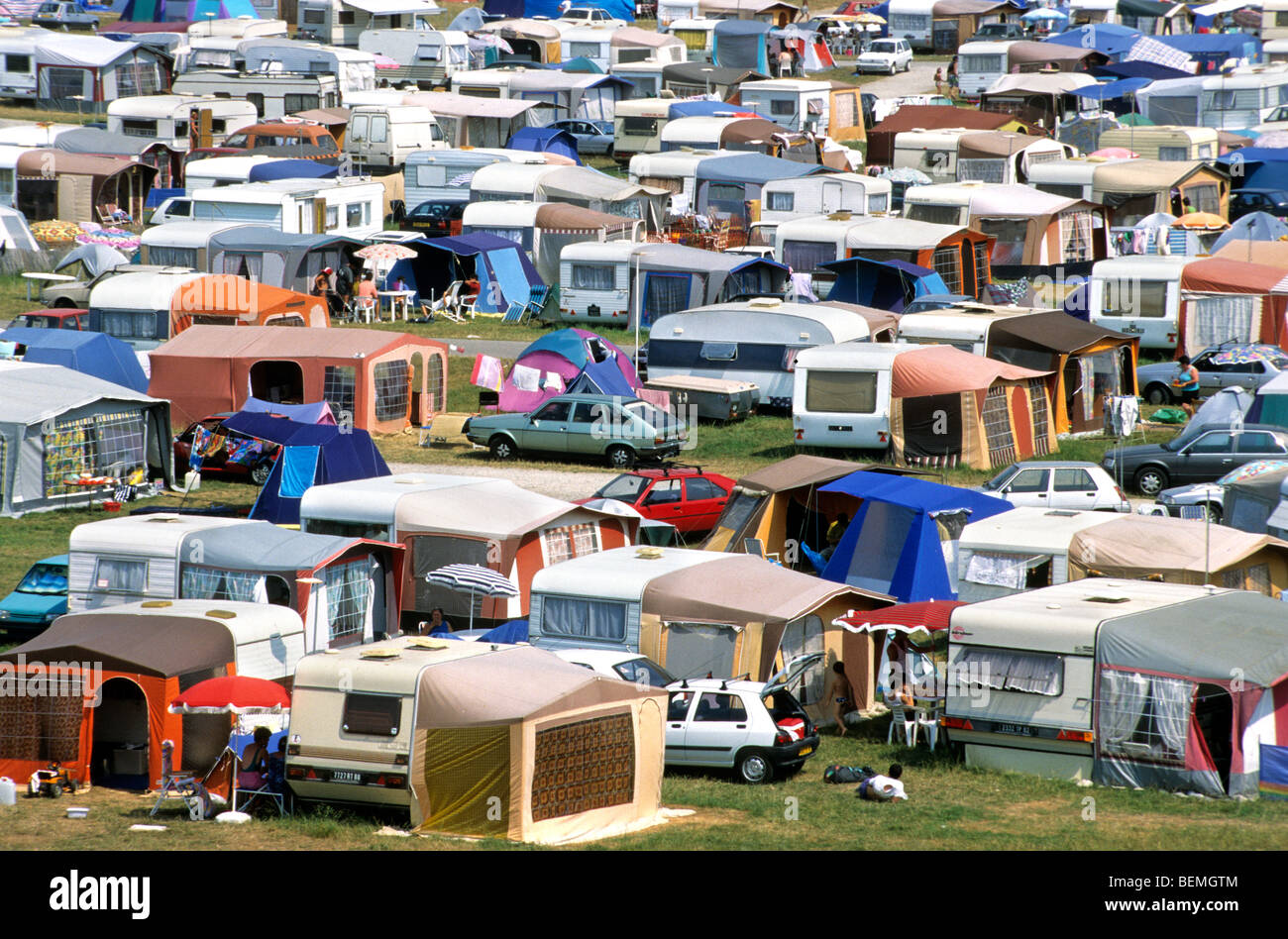 Caravans and tents on busy campsite during the summer holidays Stock ...