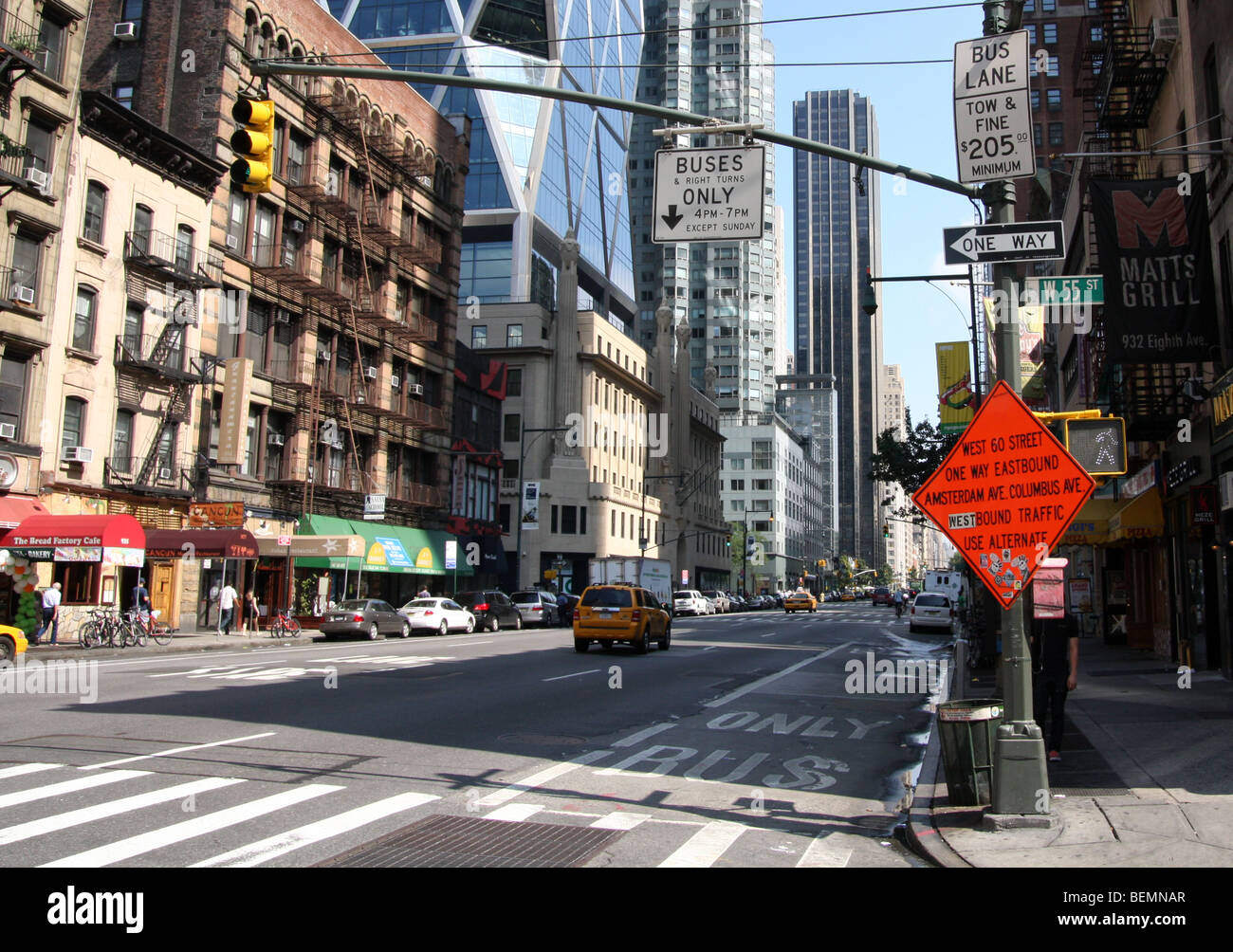Fith Avenue, New York. Busy junction in the summer, Taxi's Yellow and ...