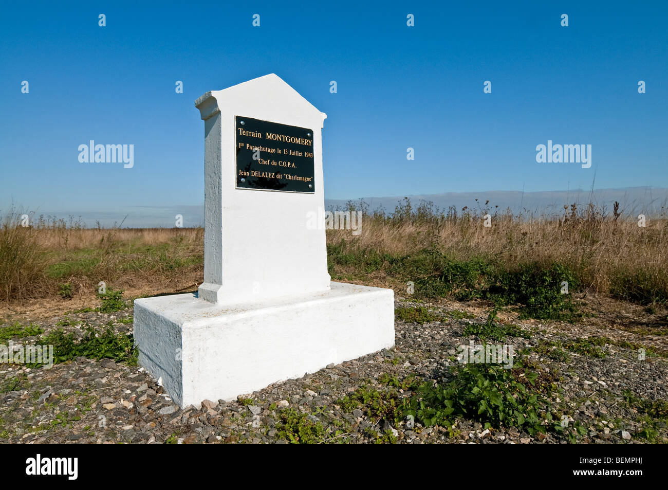 Parachute france ww2 hi-res stock photography and images - Alamy