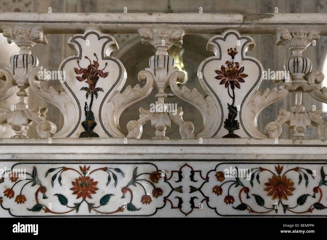Jali screen surrounding the cenotaphs, Taj Mahal, Agra, India Stock ...