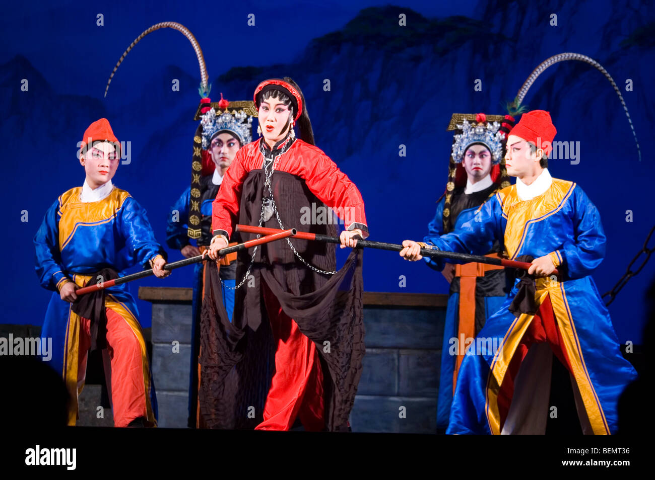 Chinese opera actors hi-res stock photography and images - Alamy