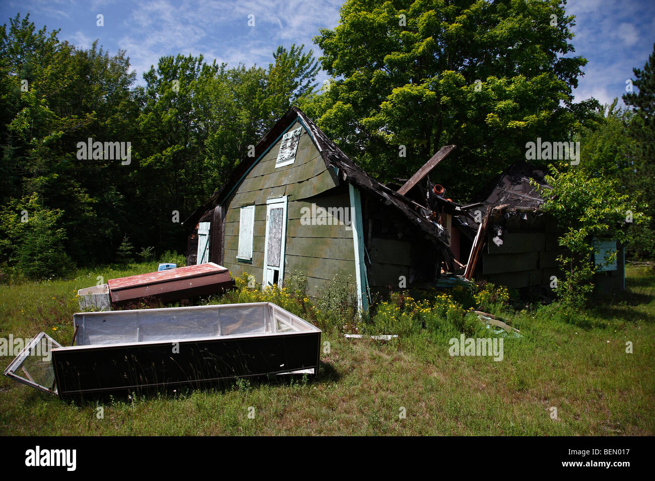 Abandoned empty ruined house in Upper Peninsula Michigan USA hi-res ...