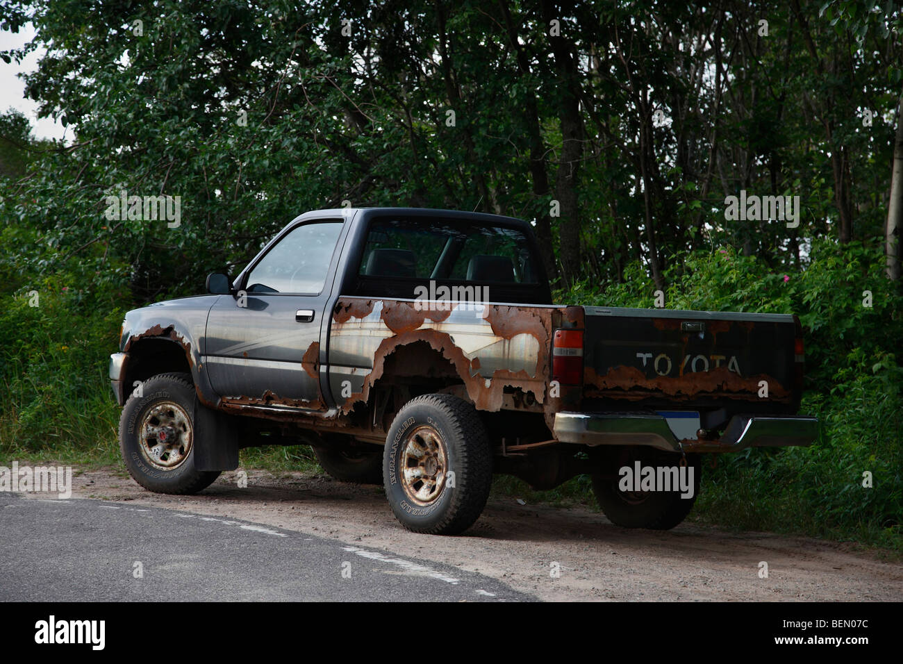 Old rusty junky Toyota pickup truck nobody hi-res Stock Photo - Alamy