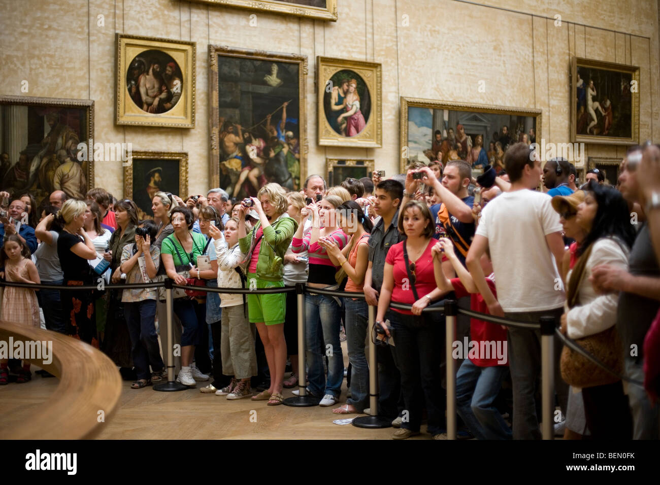 Mona lisa crowd hi-res stock photography and images - Alamy