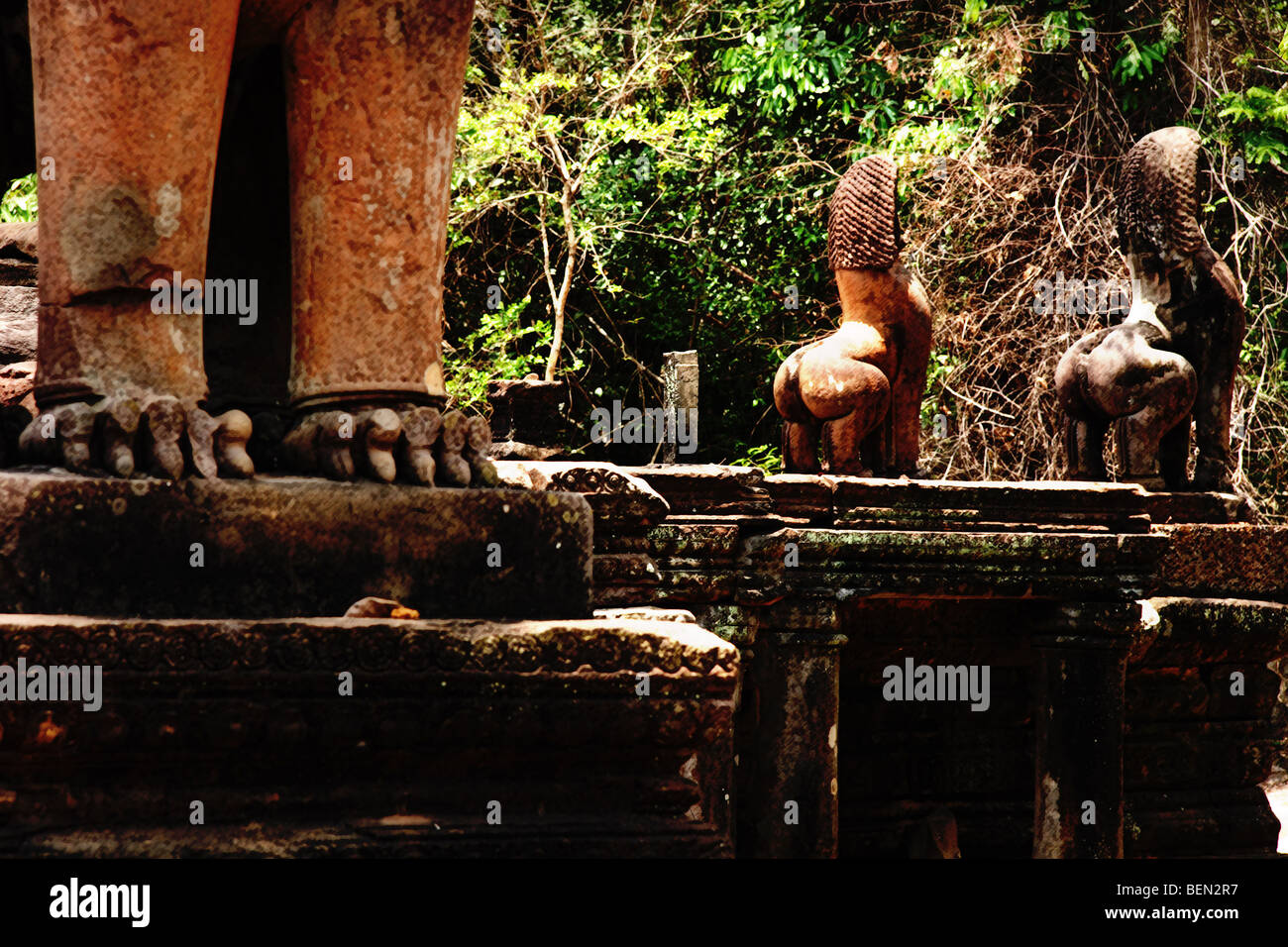 guards of angkor wat Stock Photo - Alamy