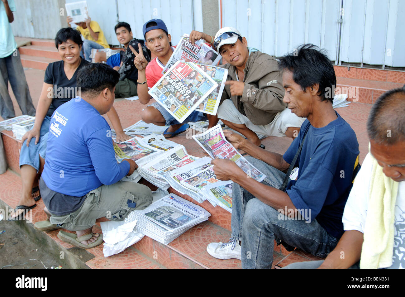 men reading newspapers, divisoria, cagayan de oro mindanao philippines ...