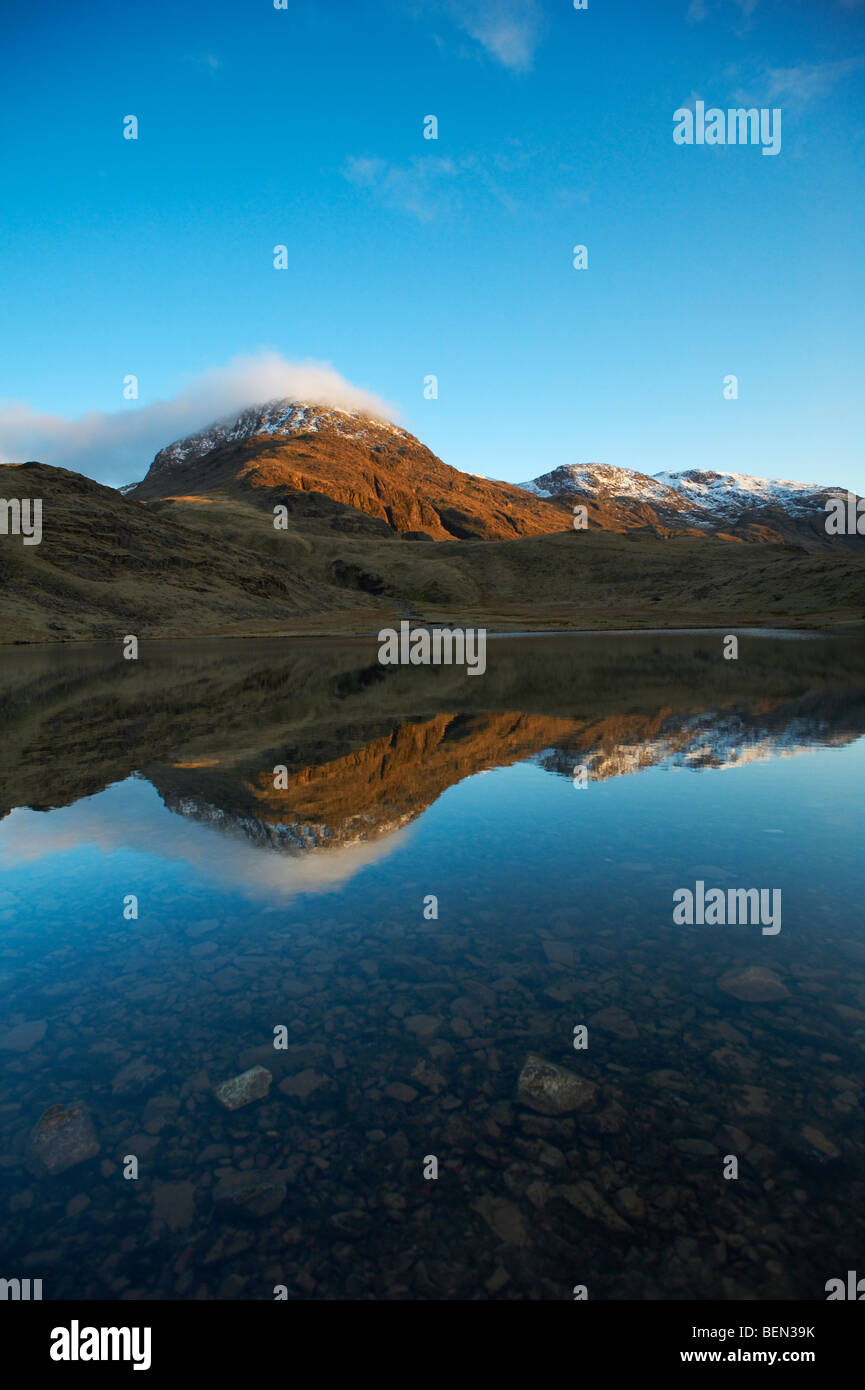 England, Cumbria, Lake District NP, Great End (L) & Scafell Pike (R ...