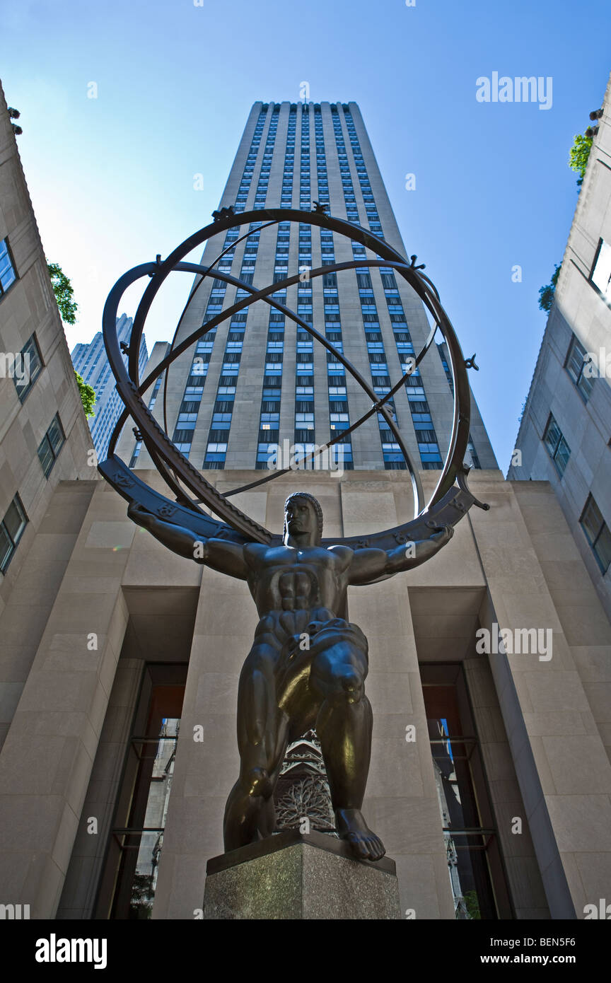 U.S.A., New York,Manhattan,5th avenue, a statue of the Rockefeller ...