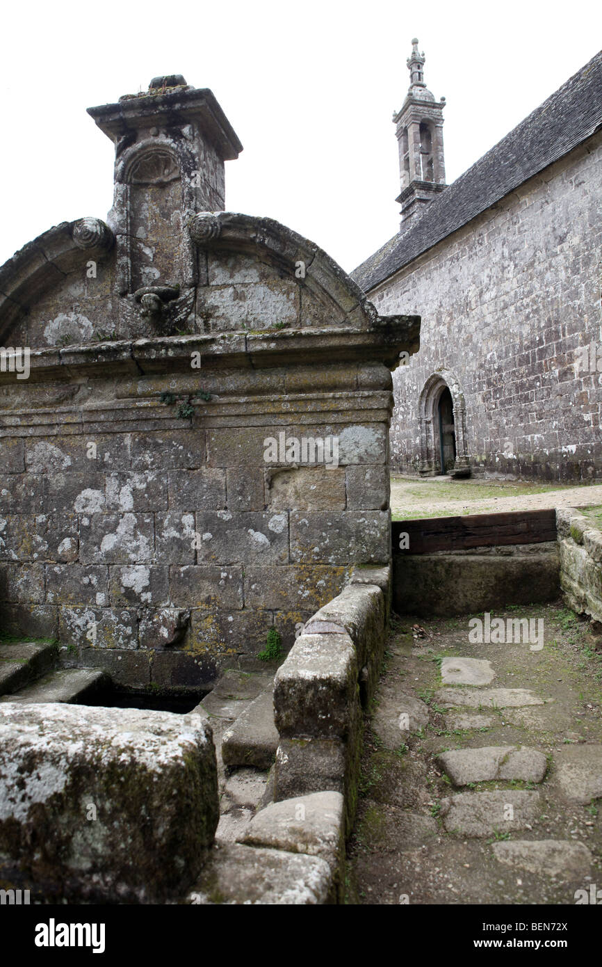 Fountain and chapel - Medieval village of Locronan - Finistere ...