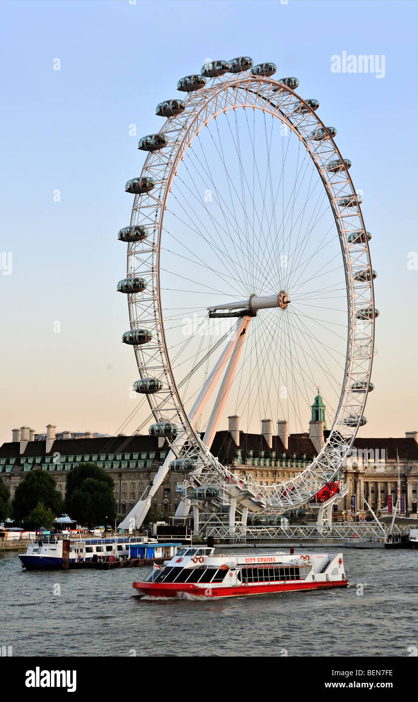 Thames river bus hi-res stock photography and images - Alamy
