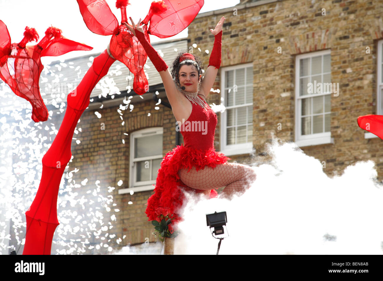Opera singer singing hi-res stock photography and images - Alamy