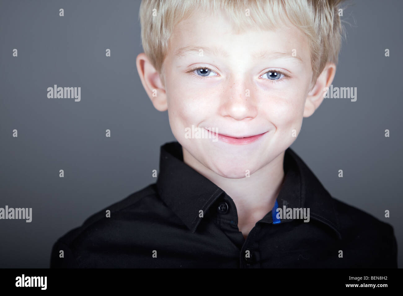 Pale grey background colour hi-res stock photography and images - Alamy