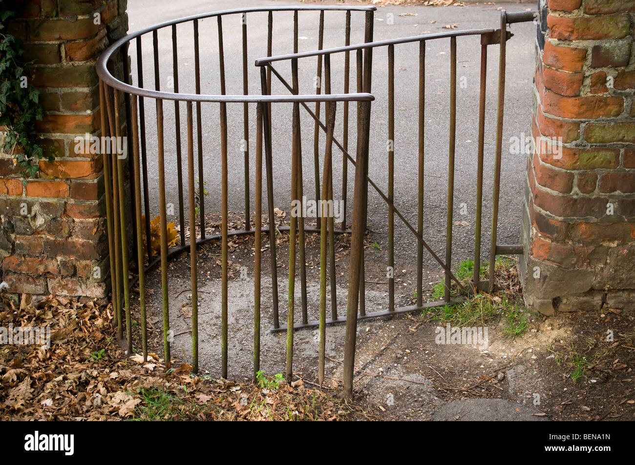 Old gate in wall hi-res stock photography and images - Alamy