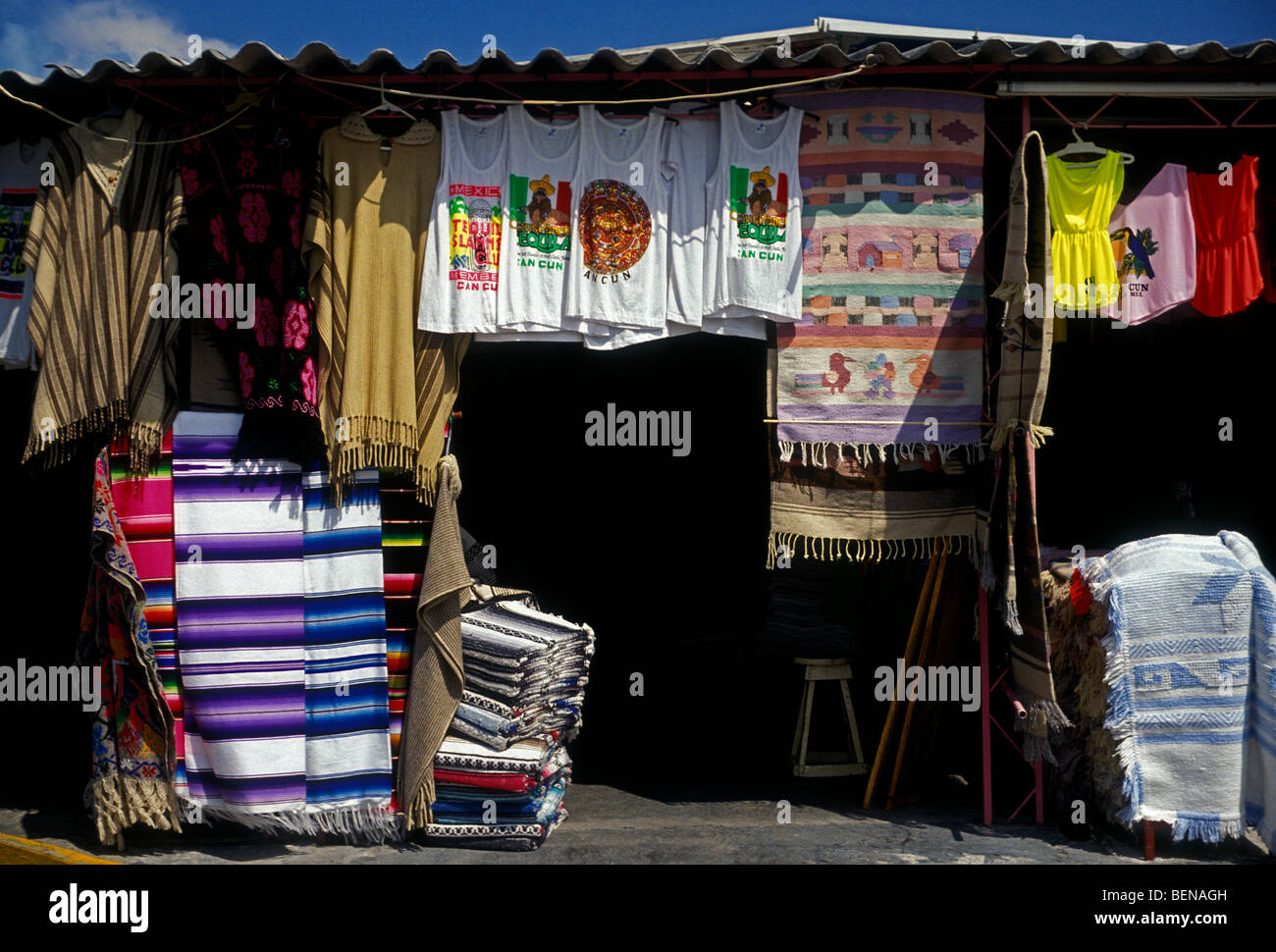 Mexican rugs hi-res stock photography and images - Alamy